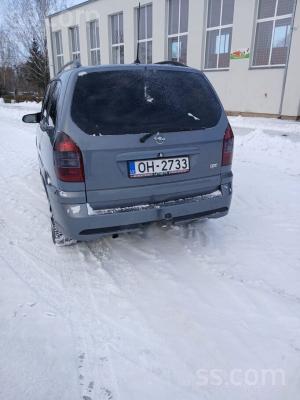 Grey Opel Zafira 2004 in Jelgava, with an engine capacity of 2.20 L and mileage of 319 thousand km for 2000 €, photo 2 on AUTOMOTO.COM.LV
