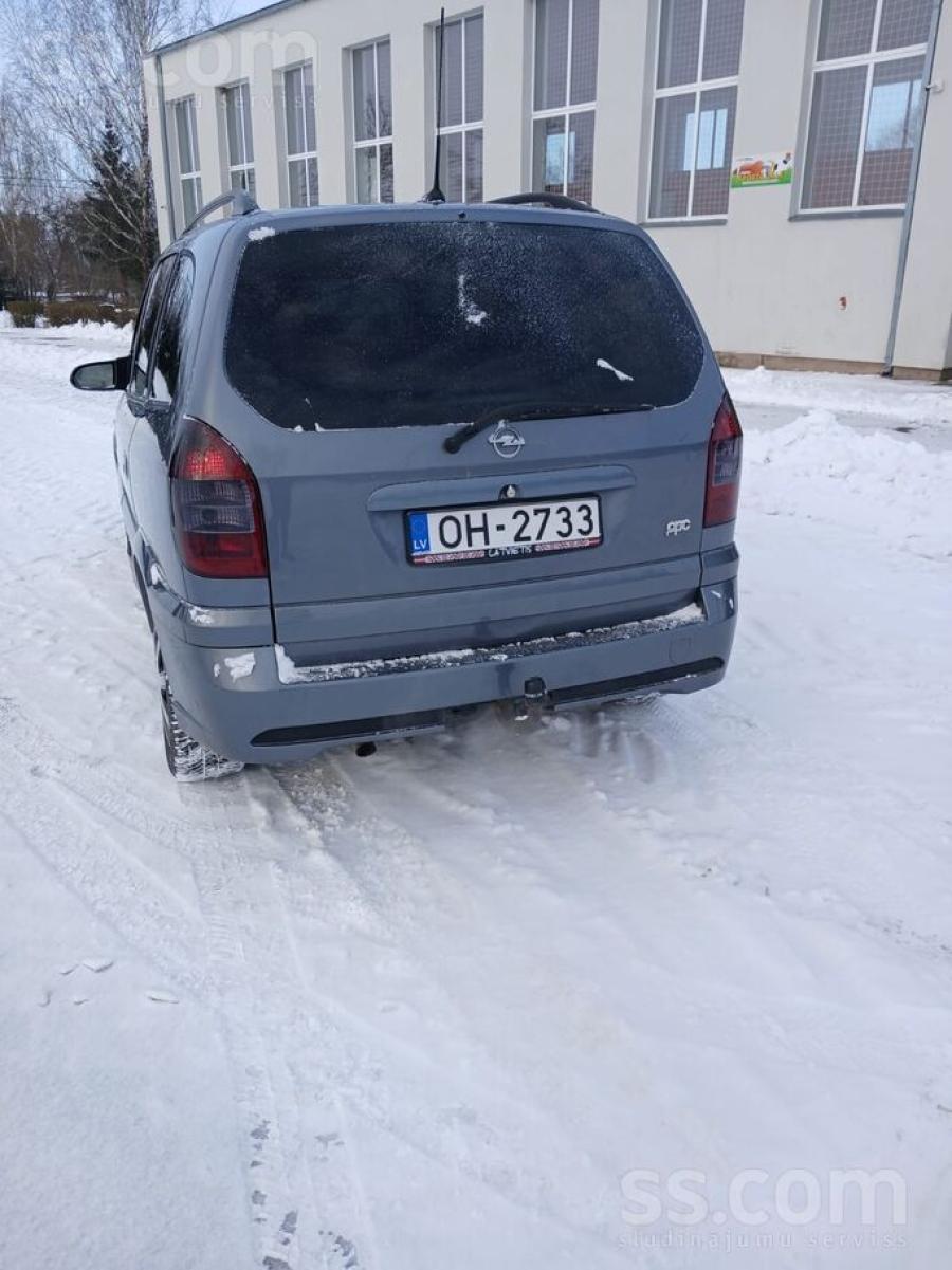 Grey Opel Zafira 2004 in Jelgava, with an engine capacity of 2.20 L and mileage of 319 thousand km for 2000 €, photo 2 on AUTOMOTO.COM.LV