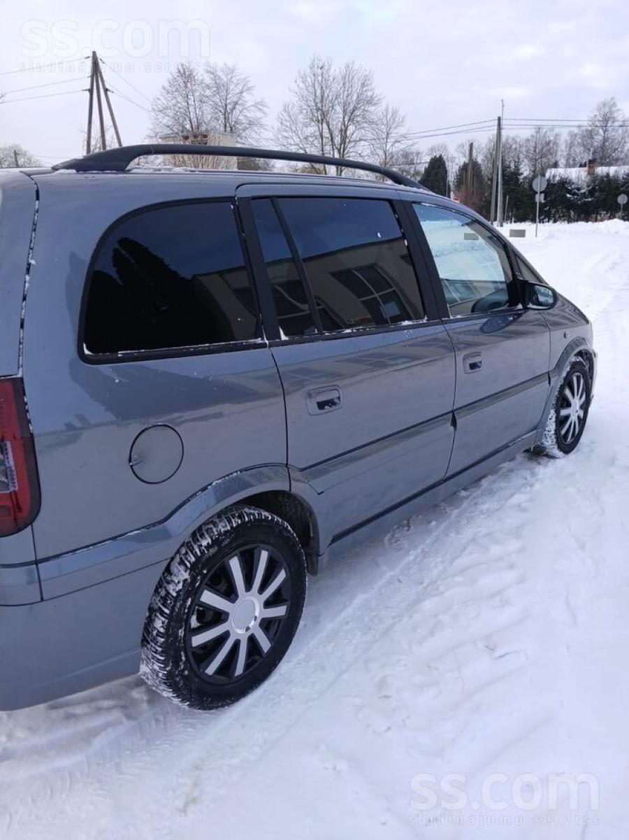 Grey Opel Zafira 2004 in Jelgava, with an engine capacity of 2.20 L and mileage of 319 thousand km for 2000 €, photo 3 on AUTOMOTO.COM.LV