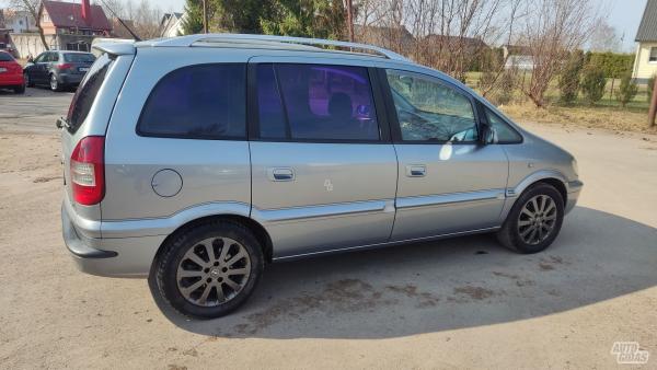 Pelēks Opel Zafira 2004 Panevēža, ar dzinēja tilpumu 2.00 L un nobraukumu 321 tūkst. km par 1150 €, foto 2 vietnē AUTOMOTO.COM.LV