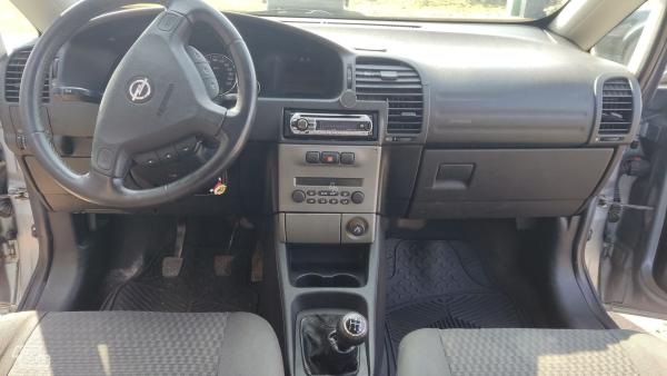 Pelēks Opel Zafira 2004 Panevēža, ar dzinēja tilpumu 2.00 L un nobraukumu 321 tūkst. km par 1150 €, foto 7 vietnē AUTOMOTO.COM.LV