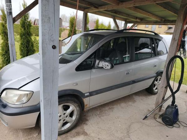 Grey Opel Zafira 2004 in Skuodas, with an engine capacity of 2.20 L and mileage of 300 thousand km for 350 €, photo 3 on AUTOMOTO.COM.LV