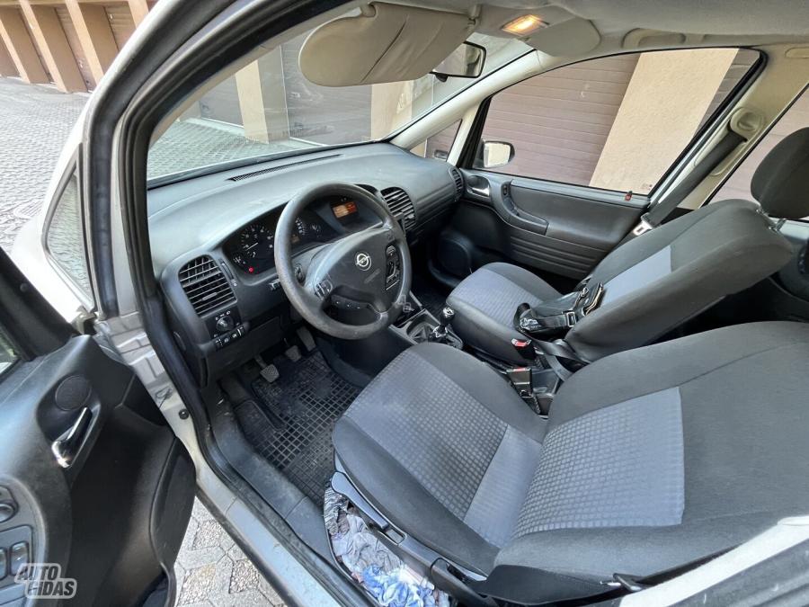 Grey Opel Zafira 2004 in Vilnius, with an engine capacity of 2.00 L and mileage of 309 thousand km for 1200 €, photo 9 on AUTOMOTO.COM.LV