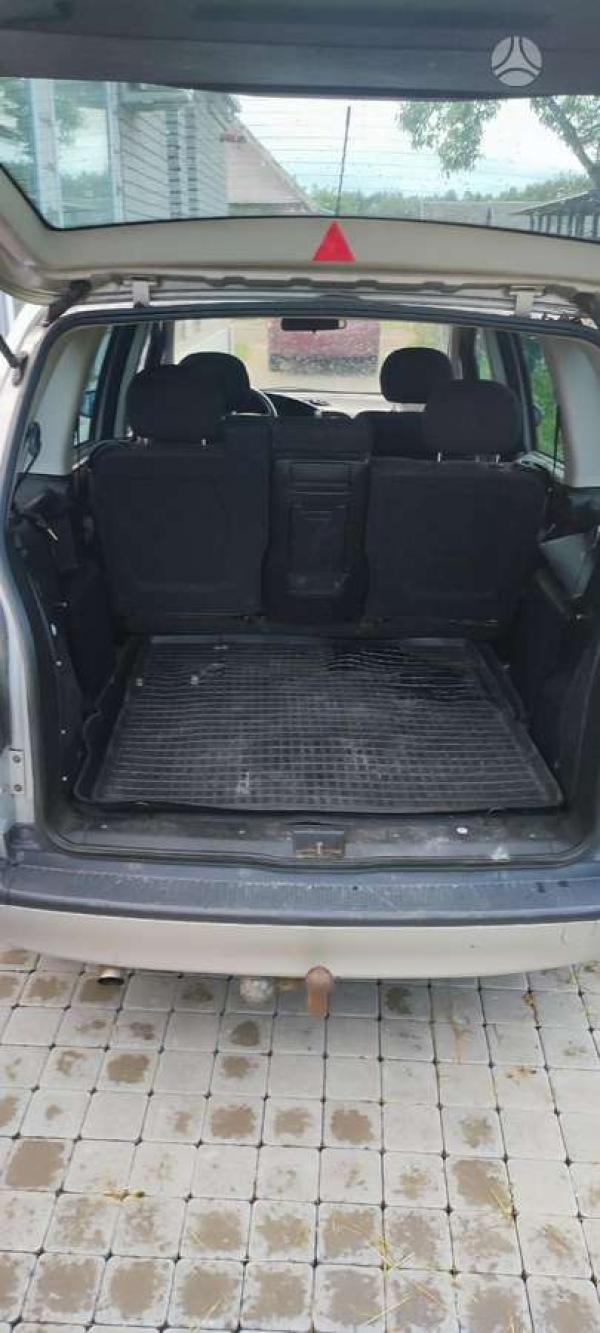 Pelēks Opel Zafira 2004 Panevēža, ar dzinēja tilpumu 1.60 L un nobraukumu 295 tūkst. km par 1000 €, foto 5 vietnē AUTOMOTO.COM.LV