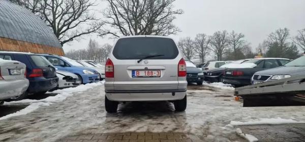 Grey Opel Zafira 2004 in Valmiera, with an engine capacity of 2.20 L and mileage of 294 thousand km for 1150 €, photo 4 on AUTOMOTO.COM.LV