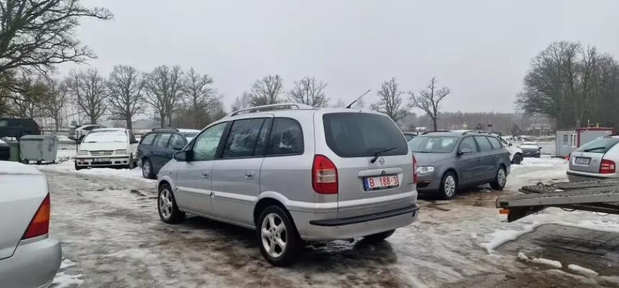 Pelēks Opel Zafira 2004 Valmiera, ar dzinēja tilpumu 2.20 L un nobraukumu 294 tūkst. km par 1150 €, foto 6 vietnē AUTOMOTO.COM.LV