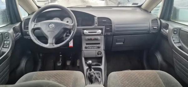 Grey Opel Zafira 2004 in Valmiera, with an engine capacity of 2.20 L and mileage of 294 thousand km for 1150 €, photo 9 on AUTOMOTO.COM.LV