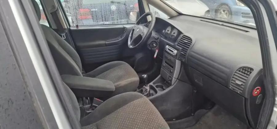 Pelēks Opel Zafira 2004 Valmiera, ar dzinēja tilpumu 2.20 L un nobraukumu 294 tūkst. km par 1150 €, foto 12 vietnē AUTOMOTO.COM.LV