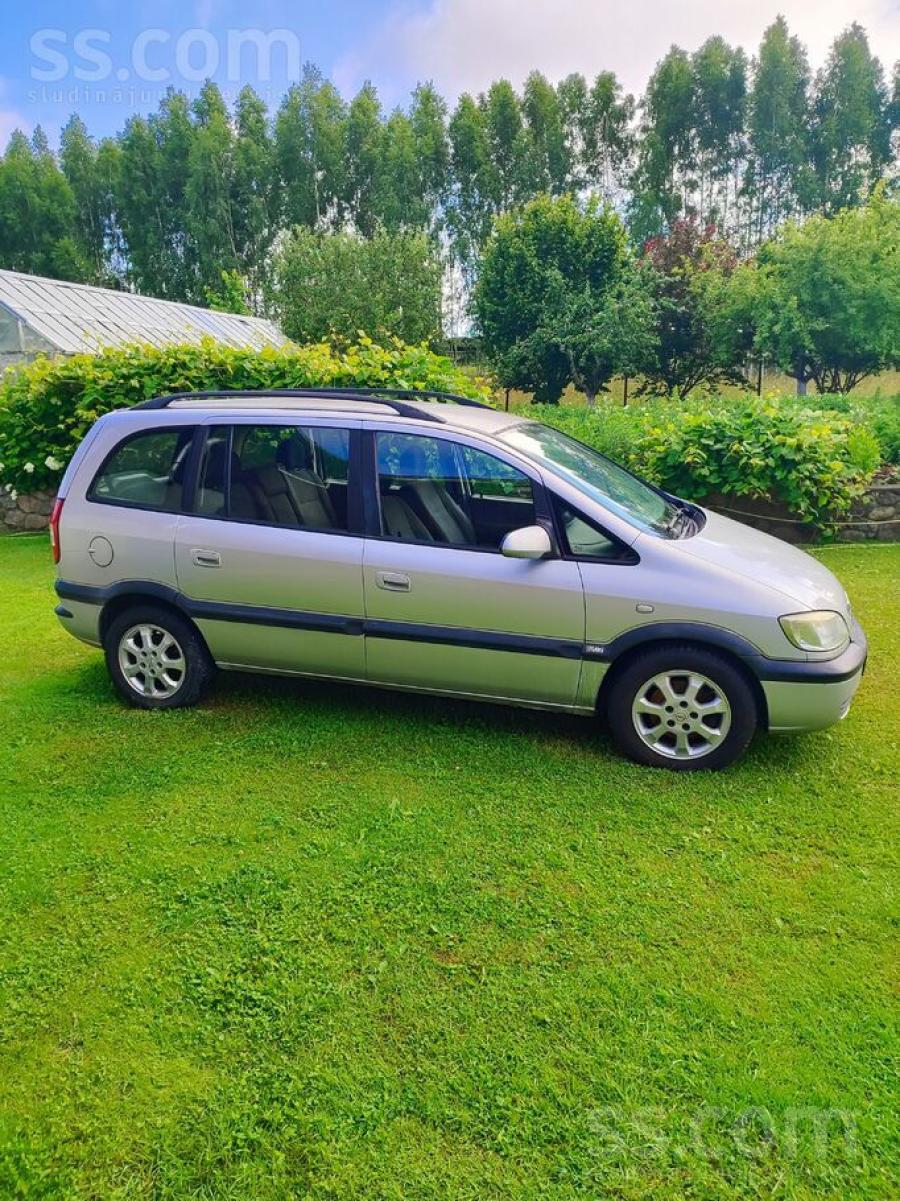 Grey Opel Zafira 2004 in Aizkraukle, with an engine capacity of 2.00 L and mileage of 273 thousand km for 750 €, photo 1 on AUTOMOTO.COM.LV