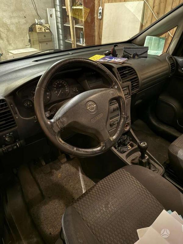 Grey Opel Zafira 2004 in Vilnius, with an engine capacity of 2.20 L and mileage of 250 thousand km for 800 €, photo 5 on AUTOMOTO.COM.LV