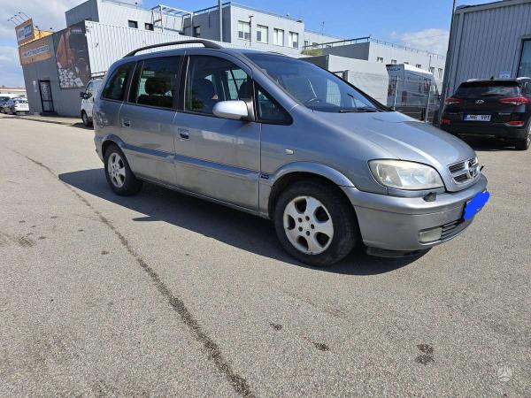 Grey Opel Zafira 2004 in Klaipeda, with an engine capacity of 2.17 L and mileage of 409 thousand km for 990 €, photo 1 on AUTOMOTO.COM.LV
