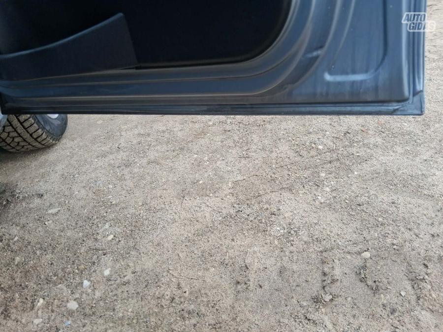 Pelēks Opel Zafira 2004 Naujoji Akmenė, ar dzinēja tilpumu 2.00 L un nobraukumu 260 tūkst. km par 950 €, foto 12 vietnē AUTOMOTO.COM.LV