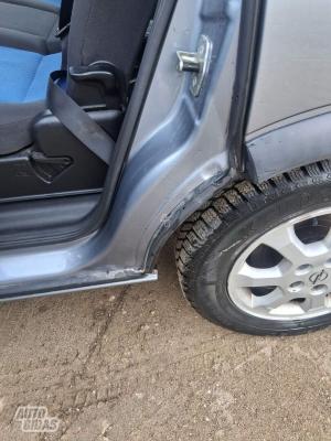 Pelēks Opel Zafira 2004 Naujoji Akmenė, ar dzinēja tilpumu 2.00 L un nobraukumu 260 tūkst. km par 950 €, foto 15 vietnē AUTOMOTO.COM.LV