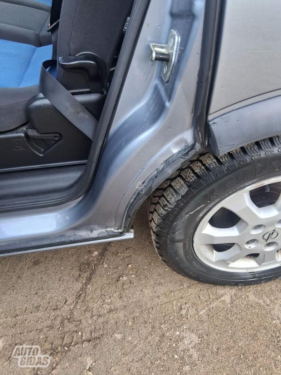 Pelēks Opel Zafira 2004 Naujoji Akmenė, ar dzinēja tilpumu 2.00 L un nobraukumu 260 tūkst. km par 950 €, foto 15 vietnē AUTOMOTO.COM.LV