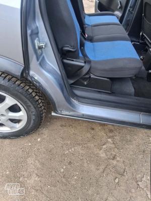 Pelēks Opel Zafira 2004 Naujoji Akmenė, ar dzinēja tilpumu 2.00 L un nobraukumu 260 tūkst. km par 950 €, foto 16 vietnē AUTOMOTO.COM.LV