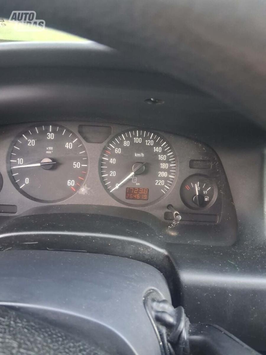 Pelēks Opel Zafira 2004 Naujoji Akmenė, ar dzinēja tilpumu 2.00 L un nobraukumu 260 tūkst. km par 950 €, foto 18 vietnē AUTOMOTO.COM.LV
