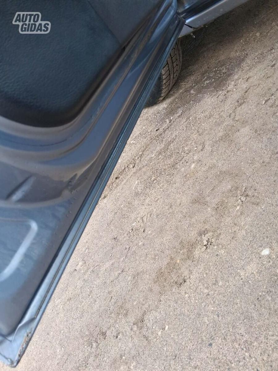 Pelēks Opel Zafira 2004 Naujoji Akmenė, ar dzinēja tilpumu 2.00 L un nobraukumu 260 tūkst. km par 950 €, foto 19 vietnē AUTOMOTO.COM.LV