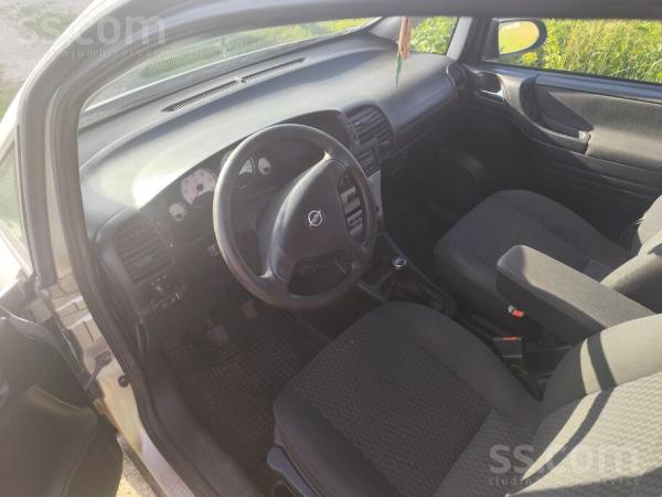 Grey Opel Zafira 2004 in Ogre, with an engine capacity of 2.20 L and mileage of 271 thousand km for 1250 €, photo 4 on AUTOMOTO.COM.LV