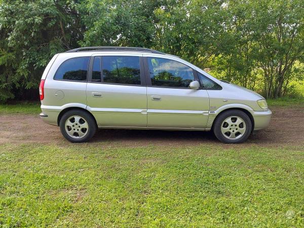 Grey Opel Zafira 2004 in Svencionys, with an engine capacity of 2.17 L and mileage of 267 thousand km for 400 €, photo 2 on AUTOMOTO.COM.LV