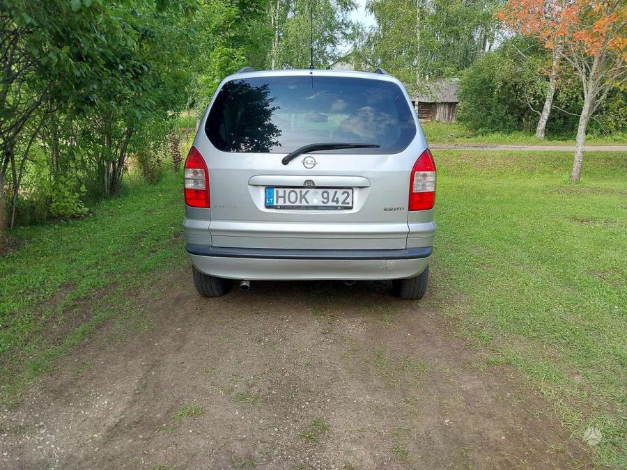 Grey Opel Zafira 2004 in Svencionys, with an engine capacity of 2.17 L and mileage of 267 thousand km for 400 €, photo 4 on AUTOMOTO.COM.LV