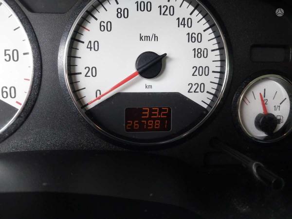 Grey Opel Zafira 2004 in Svencionys, with an engine capacity of 2.17 L and mileage of 267 thousand km for 400 €, photo 6 on AUTOMOTO.COM.LV