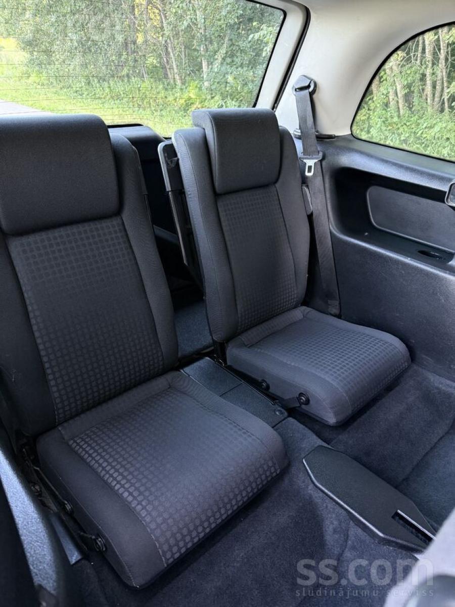 Pelēks Opel Zafira 2004 Kuldīga, ar dzinēja tilpumu 2.00 L un nobraukumu 365 tūkst. km par 1000 €, foto 11 vietnē AUTOMOTO.COM.LV