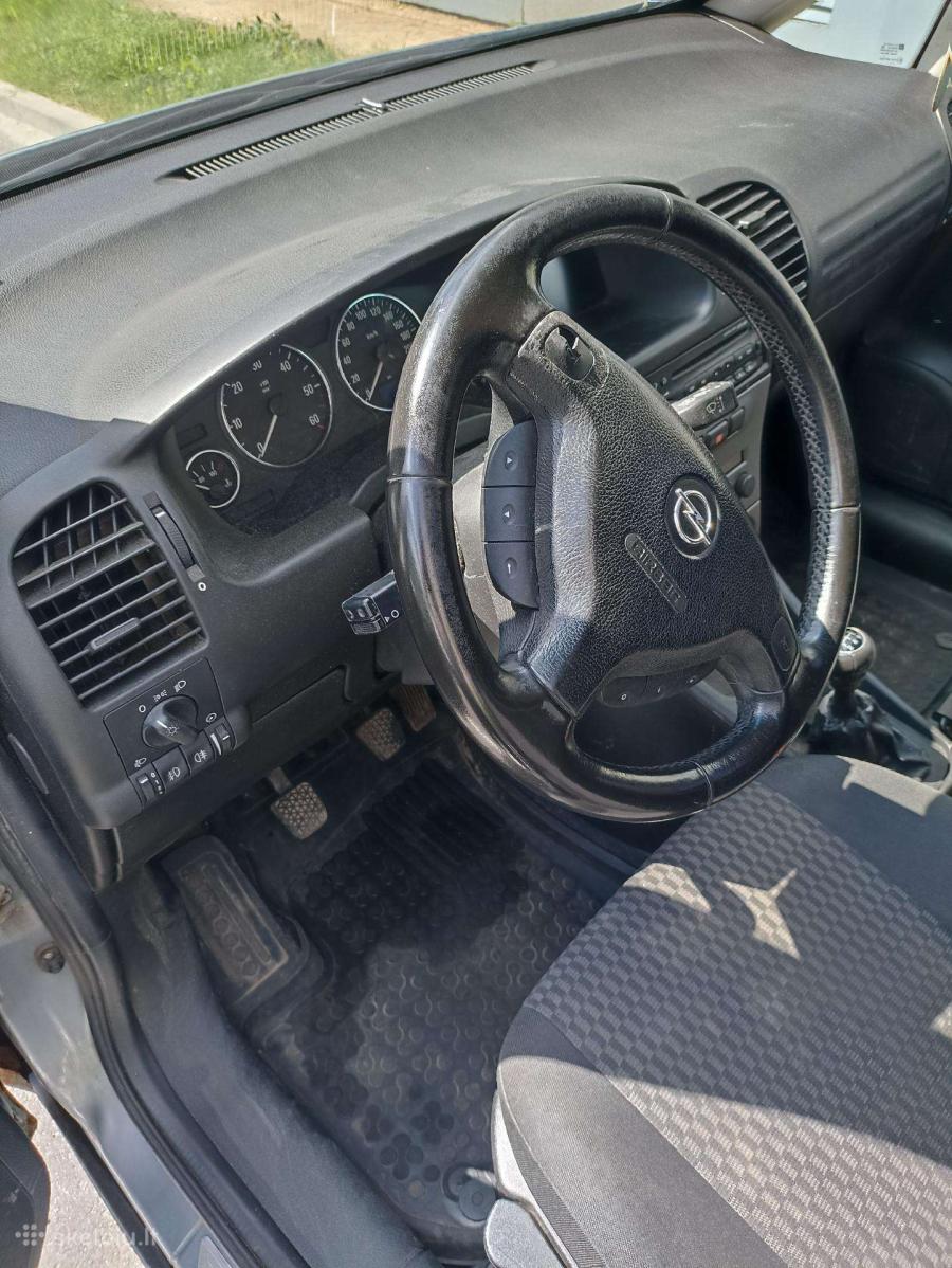Grey Opel Zafira 2004 in Utena, with an engine capacity of 2.00 L and mileage of 255 thousand km for 300 €, photo 7 on AUTOMOTO.COM.LV