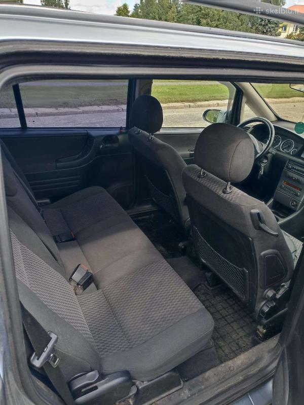 Grey Opel Zafira 2004 in Utena, with an engine capacity of 2.00 L and mileage of 255 thousand km for 300 €, photo 7 on AUTOMOTO.COM.LV