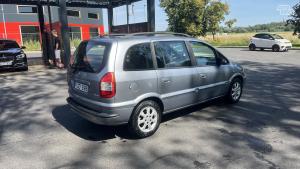 Pelēks Opel Zafira 2004 Viļņa, ar dzinēja tilpumu 2.00 L un nobraukumu 320 tūkst. km par 1250 €, foto 5 vietnē AUTOMOTO.COM.LV