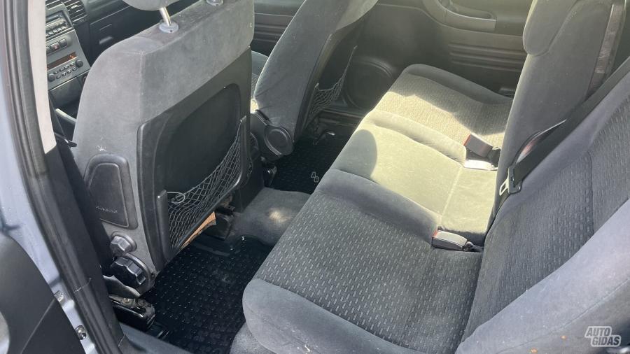 Pelēks Opel Zafira 2004 Viļņa, ar dzinēja tilpumu 2.00 L un nobraukumu 320 tūkst. km par 1250 €, foto 9 vietnē AUTOMOTO.COM.LV