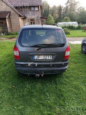 Grey Opel Zafira 2004 in Cesis, with an engine capacity of 1.80 L and mileage of 474 thousand km for 700 €, photo 3 on AUTOMOTO.COM.LV