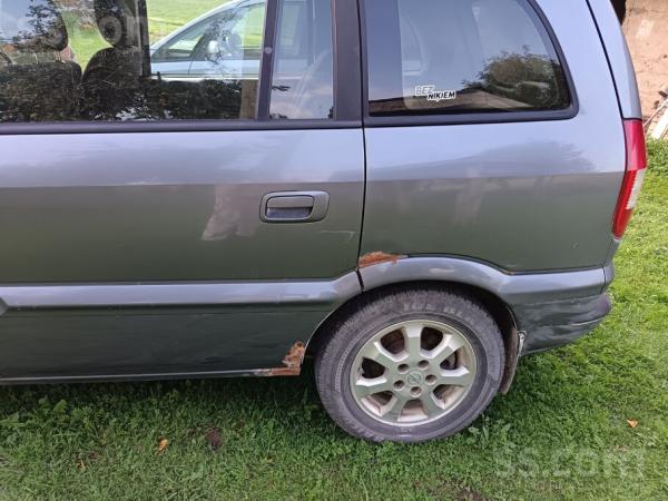Pelēks Opel Zafira 2004 Cēsis, ar dzinēja tilpumu 1.80 L un nobraukumu 474 tūkst. km par 700 €, foto 3 vietnē AUTOMOTO.COM.LV