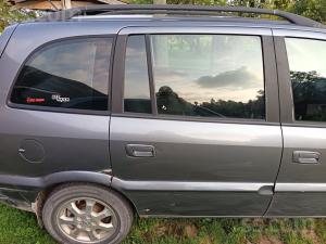 Grey Opel Zafira 2004 in Cesis, with an engine capacity of 1.80 L and mileage of 474 thousand km for 700 €, photo 5 on AUTOMOTO.COM.LV