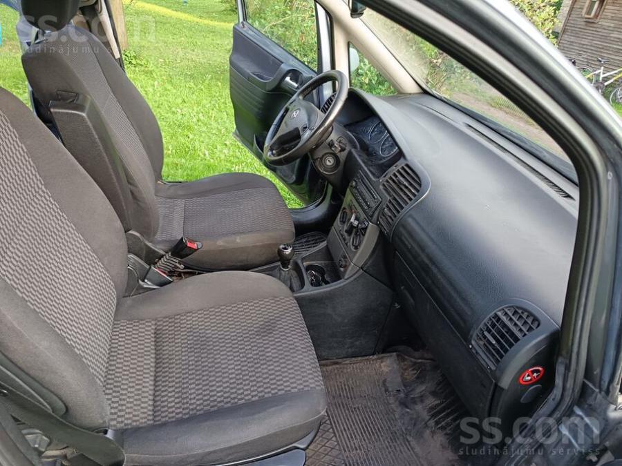 Grey Opel Zafira 2004 in Cesis, with an engine capacity of 1.80 L and mileage of 474 thousand km for 700 €, photo 8 on AUTOMOTO.COM.LV