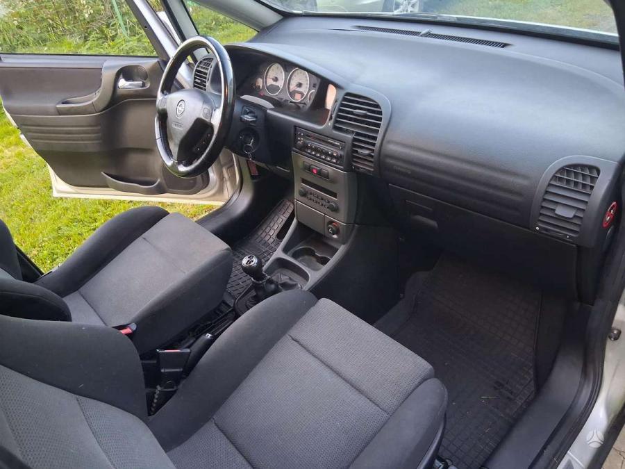 Grey Opel Zafira 2004 in Marijampole, with an engine capacity of 2.00 L and mileage of 173 thousand km for 950 €, photo 13 on AUTOMOTO.COM.LV