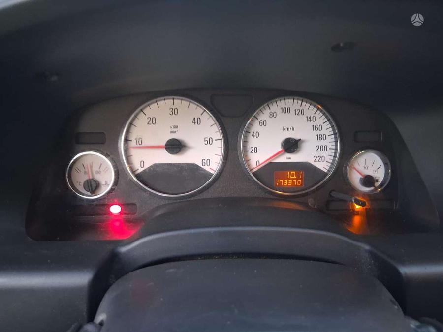 Grey Opel Zafira 2004 in Marijampole, with an engine capacity of 2.00 L and mileage of 173 thousand km for 950 €, photo 18 on AUTOMOTO.COM.LV