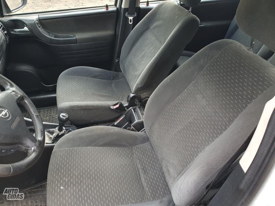 Grey Opel Zafira 2004 in Vilkaviskis, with an engine capacity of 2.20 L and mileage of 380 thousand km for 550 €, photo 8 on AUTOMOTO.COM.LV