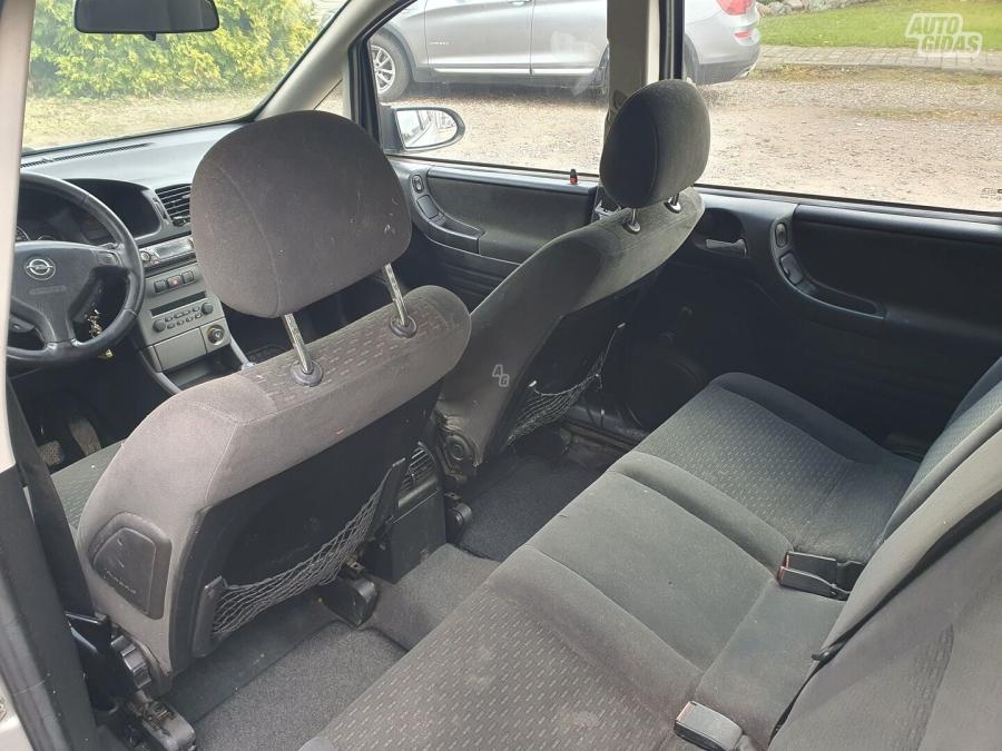 Grey Opel Zafira 2004 in Vilkaviskis, with an engine capacity of 2.20 L and mileage of 380 thousand km for 550 €, photo 9 on AUTOMOTO.COM.LV