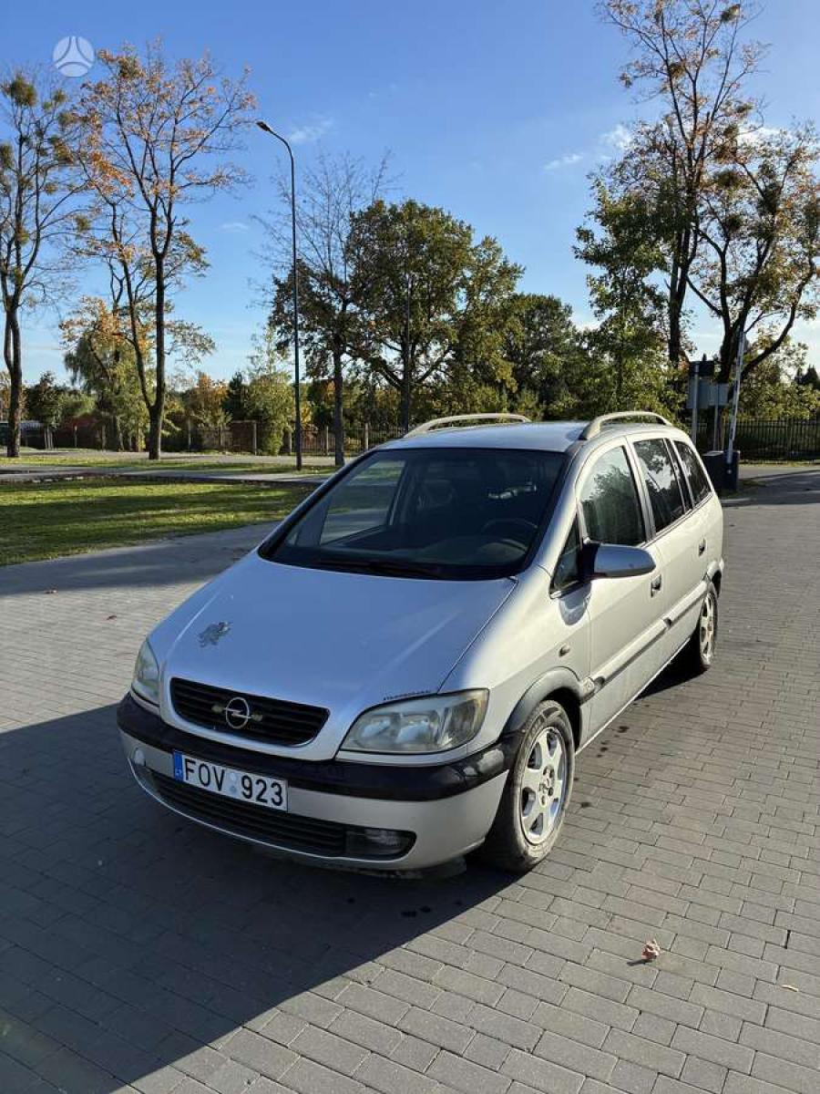 Grey Opel Zafira 2004 in Kaunas, with an engine capacity of 2.00 L and mileage of 345 thousand km for 699 €, photo 1 on AUTOMOTO.COM.LV