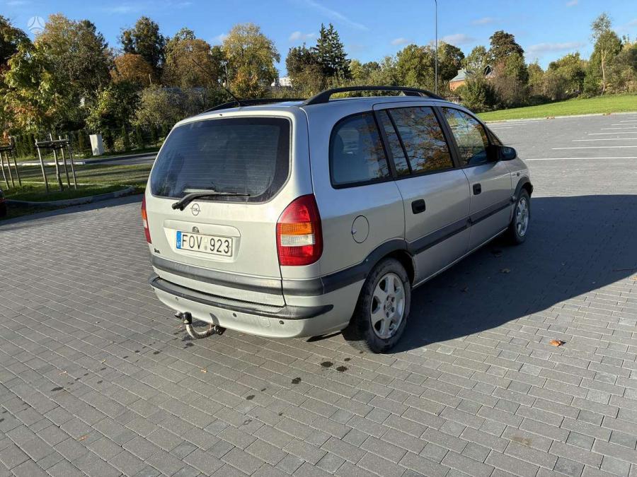 Grey Opel Zafira 2004 in Kaunas, with an engine capacity of 2.00 L and mileage of 345 thousand km for 699 €, photo 3 on AUTOMOTO.COM.LV