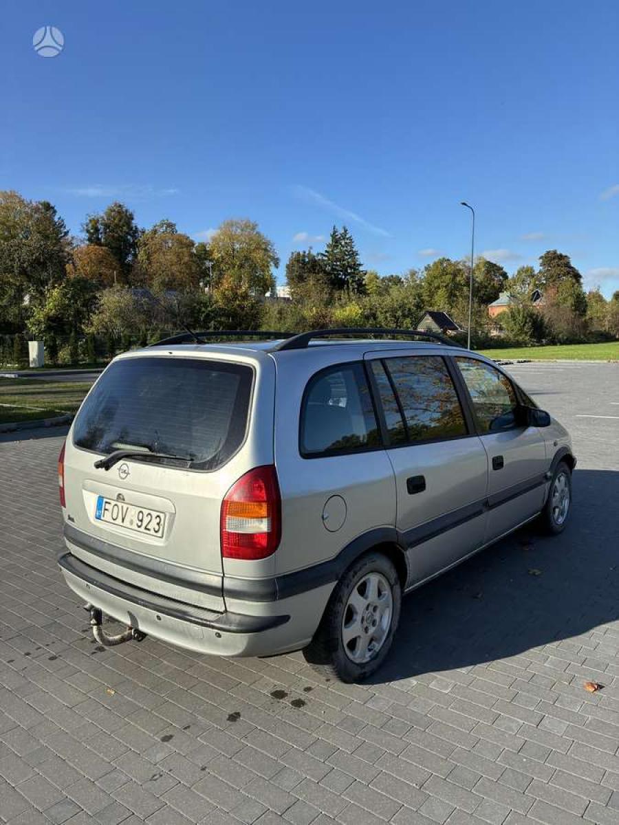 Grey Opel Zafira 2004 in Kaunas, with an engine capacity of 2.00 L and mileage of 345 thousand km for 699 €, photo 6 on AUTOMOTO.COM.LV