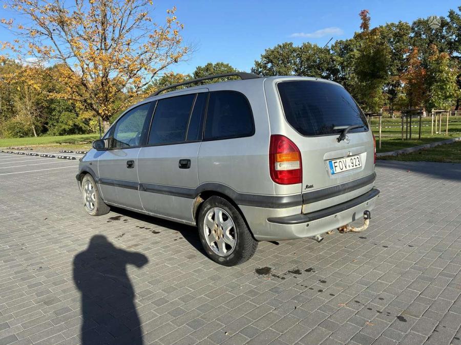 Grey Opel Zafira 2004 in Kaunas, with an engine capacity of 2.00 L and mileage of 345 thousand km for 699 €, photo 10 on AUTOMOTO.COM.LV
