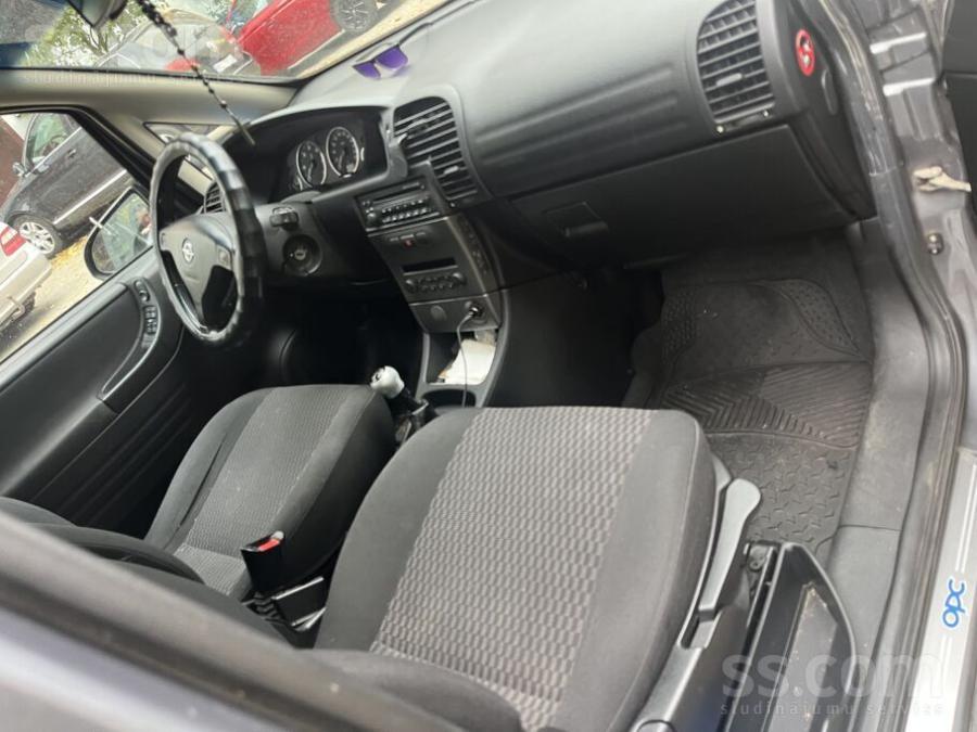 Grey Opel Zafira 2004 in Riga, with an engine capacity of 2.20 L and mileage of 283 thousand km for 500 €, photo 13 on AUTOMOTO.COM.LV