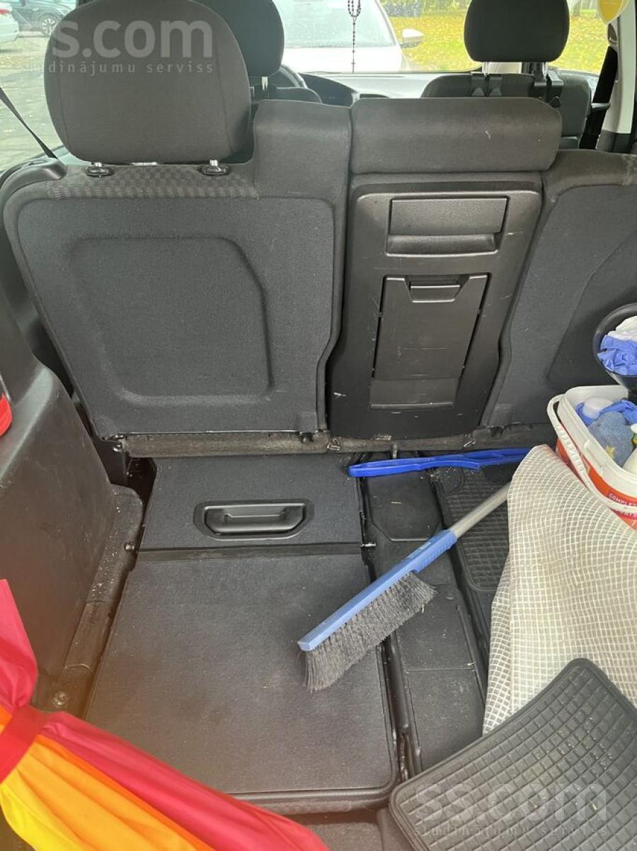 Grey Opel Zafira 2004 in Riga, with an engine capacity of 2.20 L and mileage of 283 thousand km for 500 €, photo 16 on AUTOMOTO.COM.LV