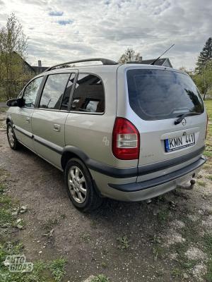 Grey Opel Zafira 2004 in Alytus, with an engine capacity of 1.60 L and mileage of 300 thousand km for 1250 €, photo 5 on AUTOMOTO.COM.LV