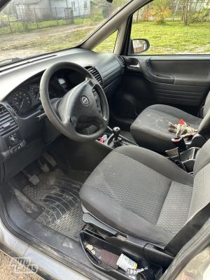 Grey Opel Zafira 2004 in Alytus, with an engine capacity of 1.60 L and mileage of 300 thousand km for 1250 €, photo 8 on AUTOMOTO.COM.LV