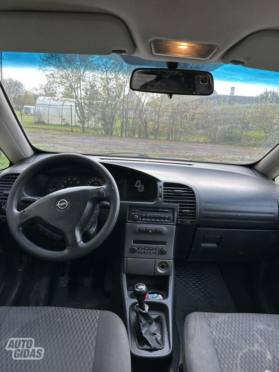 Grey Opel Zafira 2004 in Alytus, with an engine capacity of 1.60 L and mileage of 300 thousand km for 1250 €, photo 9 on AUTOMOTO.COM.LV