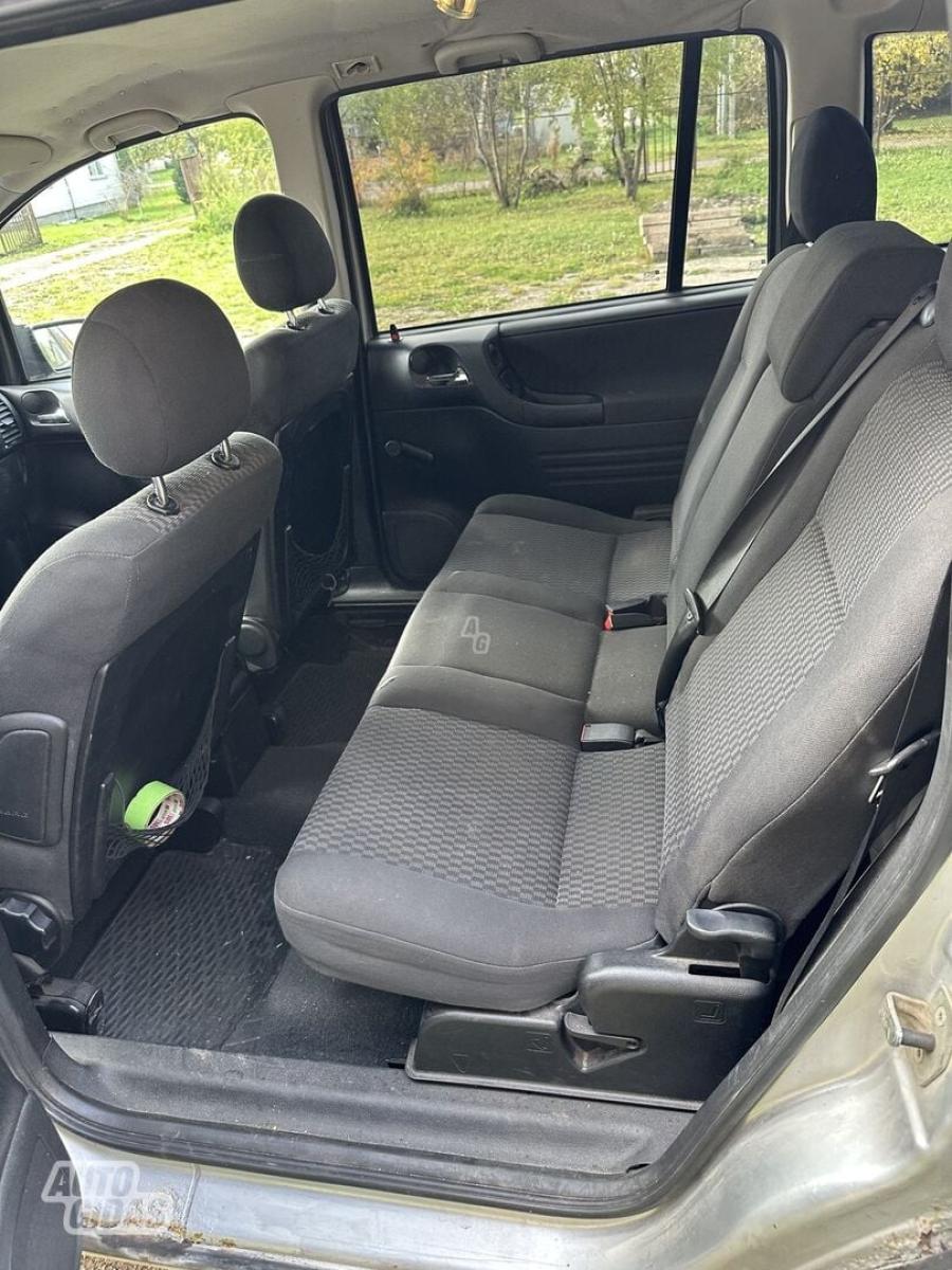 Grey Opel Zafira 2004 in Alytus, with an engine capacity of 1.60 L and mileage of 300 thousand km for 1250 €, photo 10 on AUTOMOTO.COM.LV