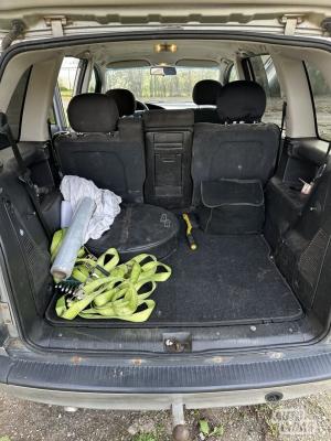 Grey Opel Zafira 2004 in Alytus, with an engine capacity of 1.60 L and mileage of 300 thousand km for 1250 €, photo 11 on AUTOMOTO.COM.LV
