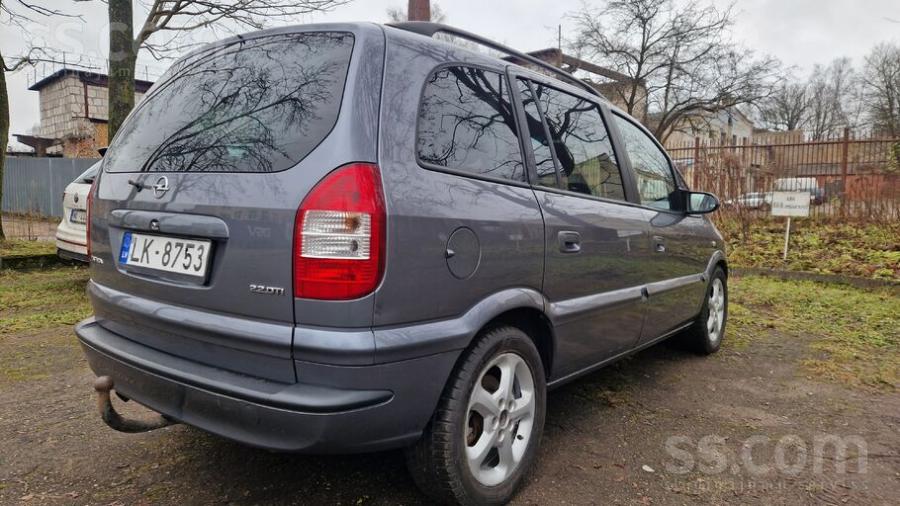 Grey Opel Zafira 2005 in Riga, with an engine capacity of 2.20 L and mileage of 302 thousand km for 1550 €, photo 3 on AUTOMOTO.COM.LV